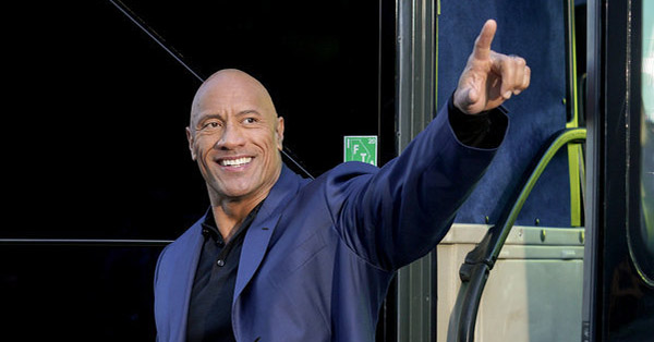 How Dwayne Johnson’s Viral Fanny Pack Photo Inspired His Young Rock ...