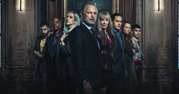 The Fall of the House of Usher Reviews: ‘Deliciously Macabre’ and ‘Triumphant,’ Critics Say ...